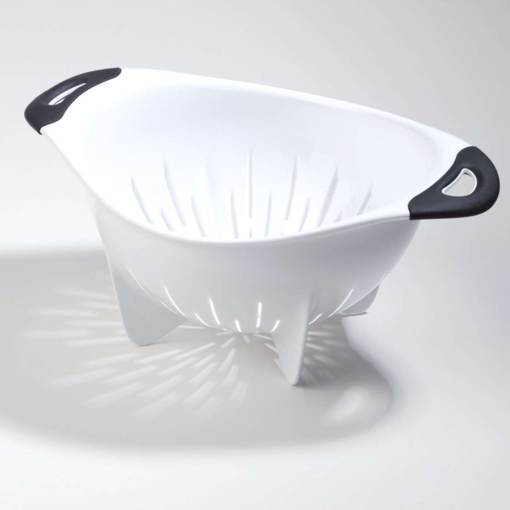 OXO - Plastic Colander - The Potlok