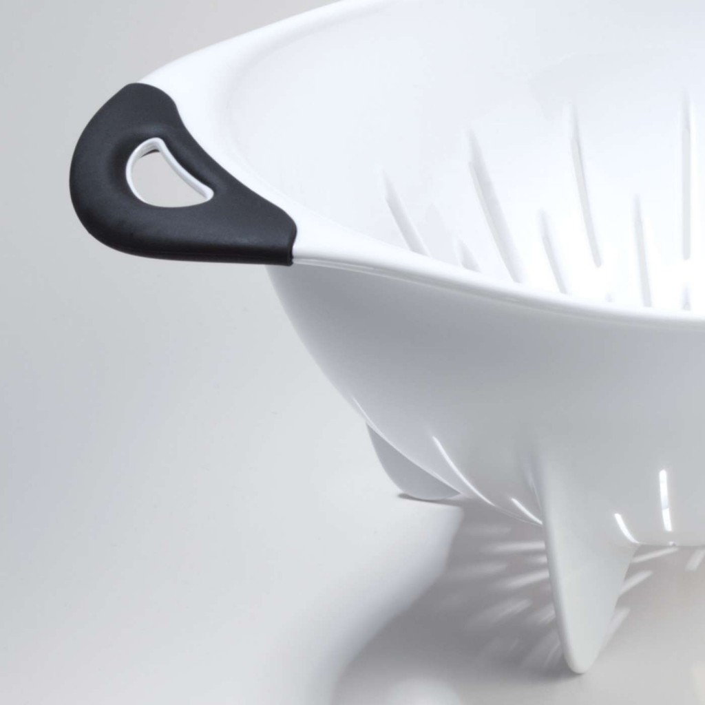 OXO - Plastic Colander - The Potlok