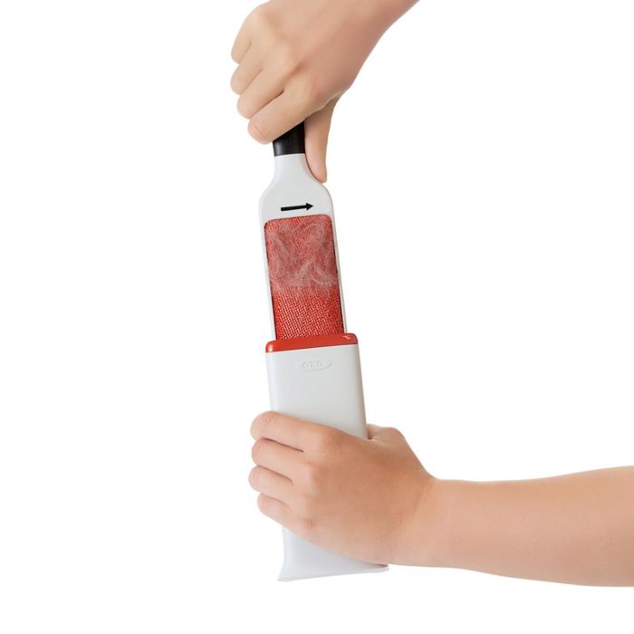 OXO - Furlifter Garment Brush - The Potlok